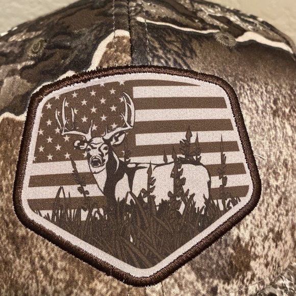 Realtree | Accessories | Realtree Escape Camo Cap With Deer Flag Nwt ...
